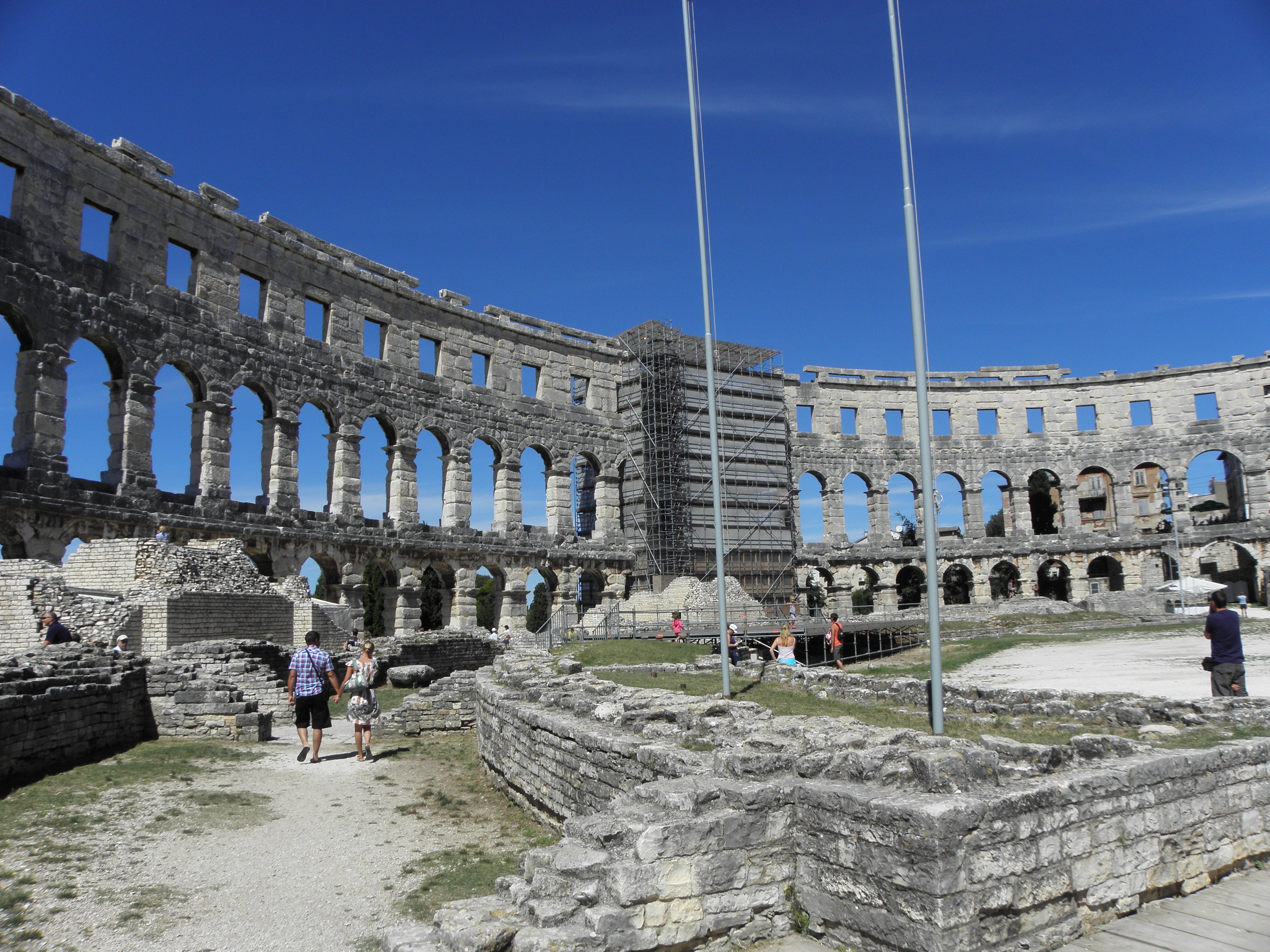 Pula ist eine historische Stadt mit vielen Sehenswürdigkeiten