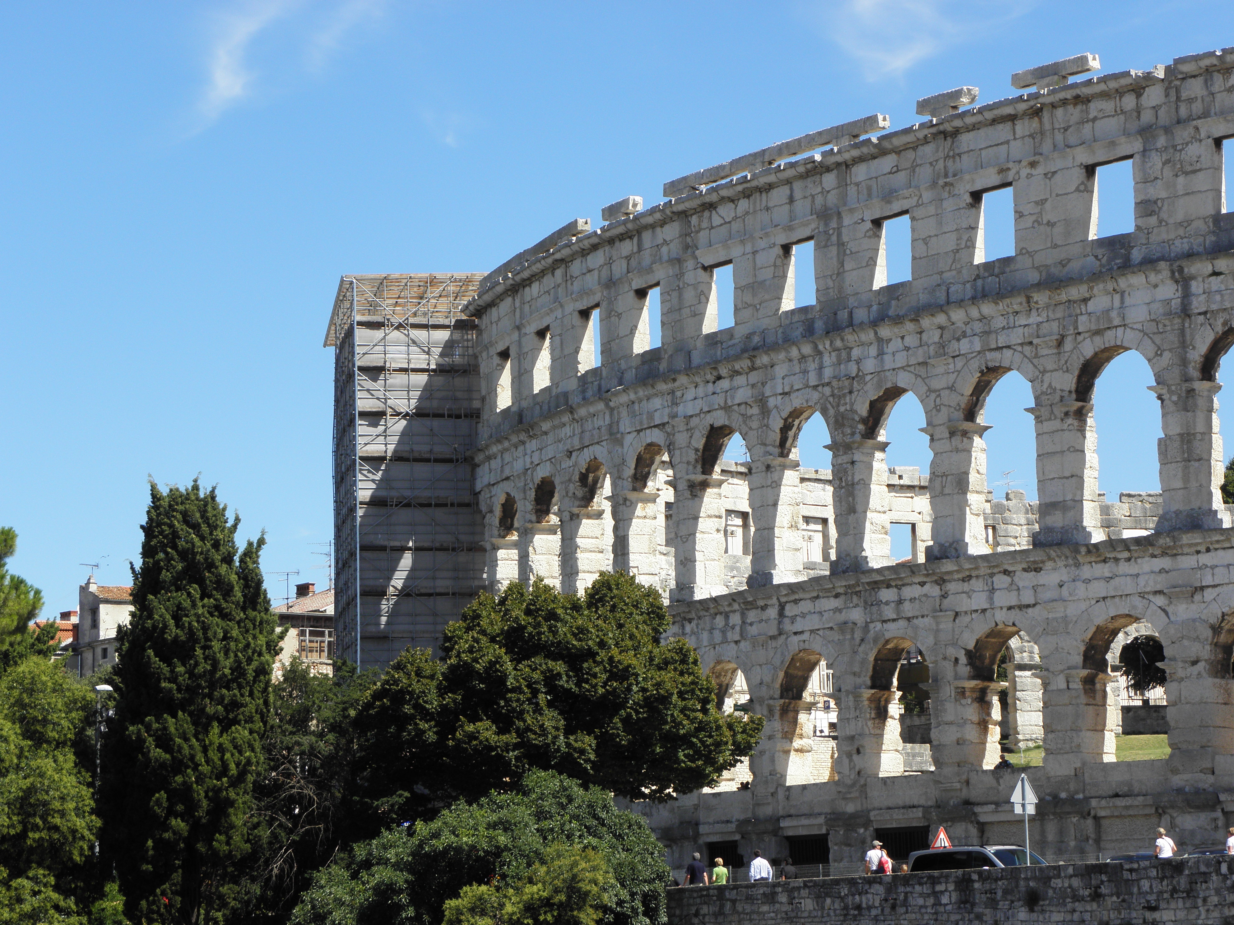 Pula ist eine historische Stadt mit vielen Sehenswürdigkeiten