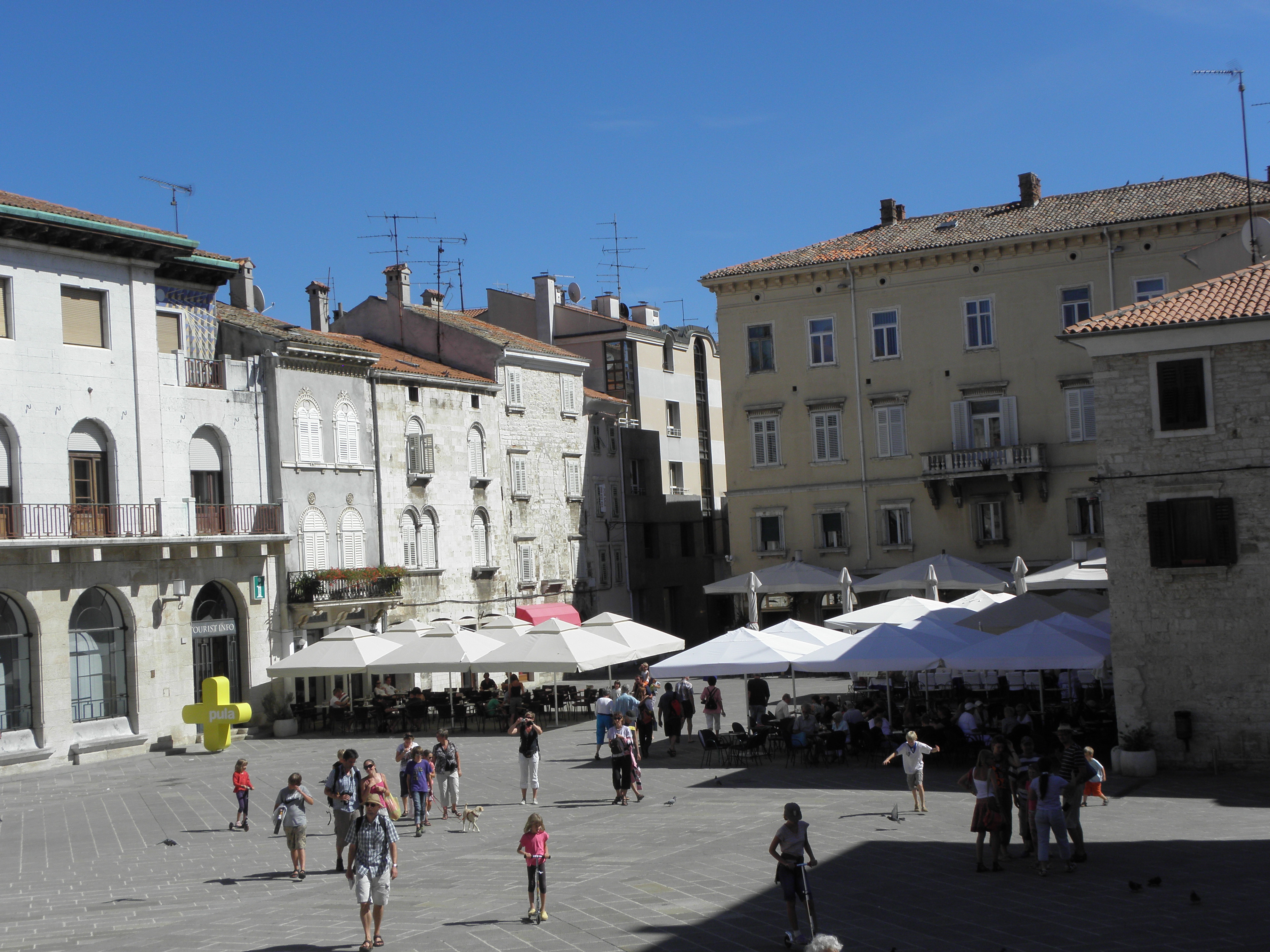 Pula ist eine historische Stadt mit vielen Sehenswürdigkeiten